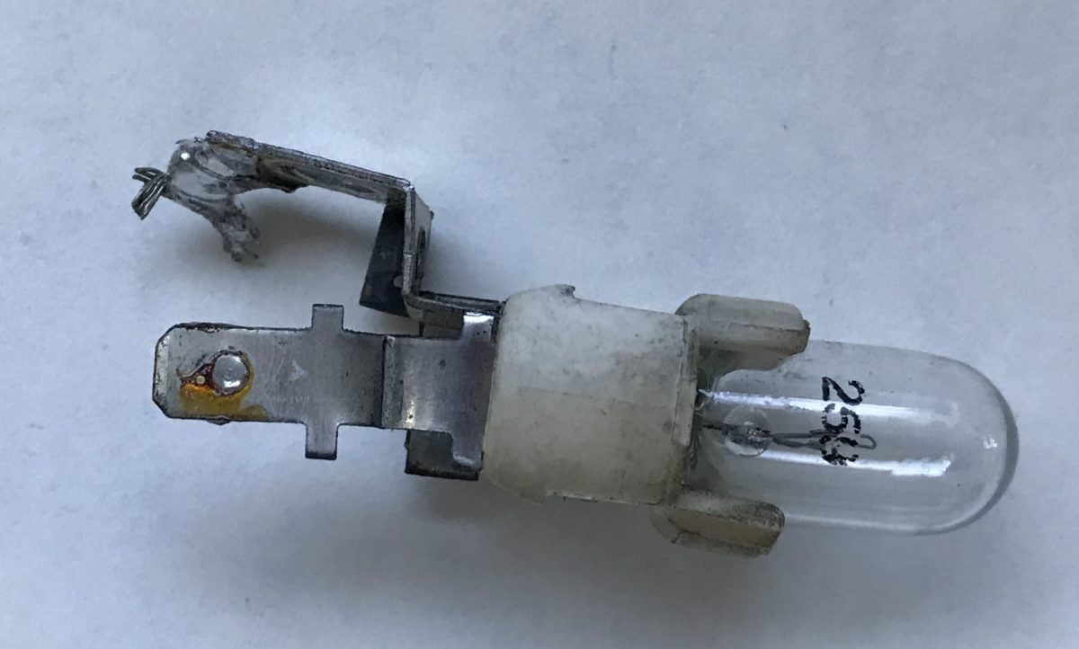 Repair Those #$@#^%& Flickering Pinball Lamp Sockets